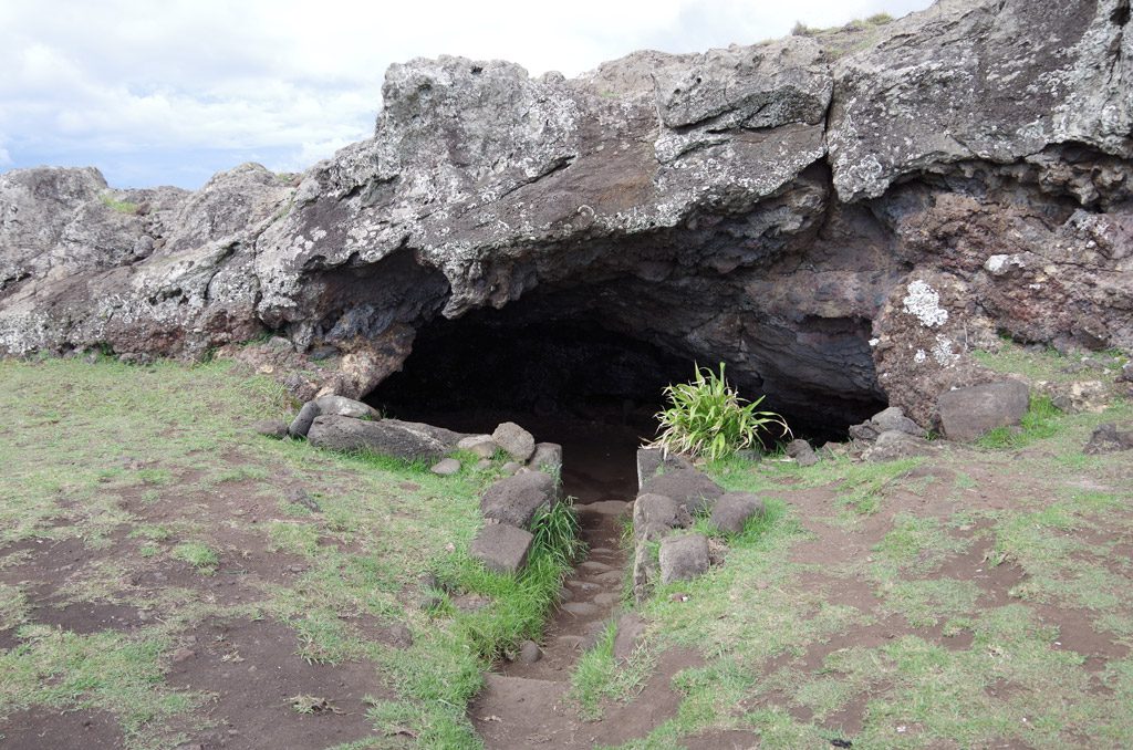The mysteries of the moai | Lost in the Wanderness